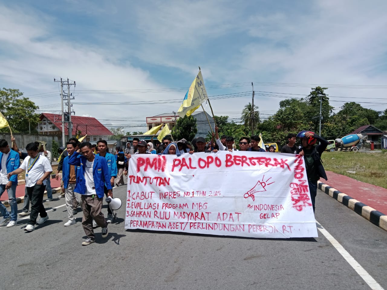 PMII Palopo Demo di DPRD! Tuntut Pencabutan Inpres No. 1 Tahun 2025 dan ...